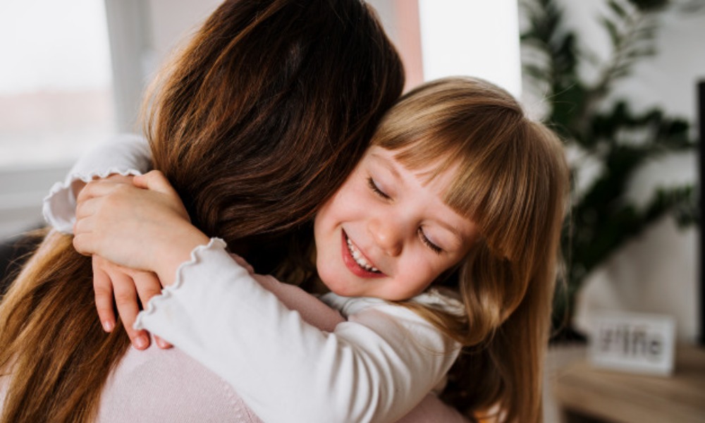 The Science Behind a ‘Perfect Hug’ and Why Babies Love It – DirectSharing